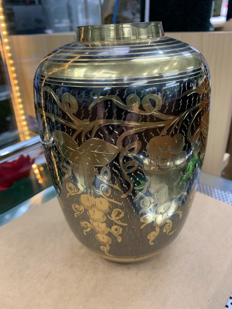 Metal Vase | Walt's Pawn & Jewelry Buyer